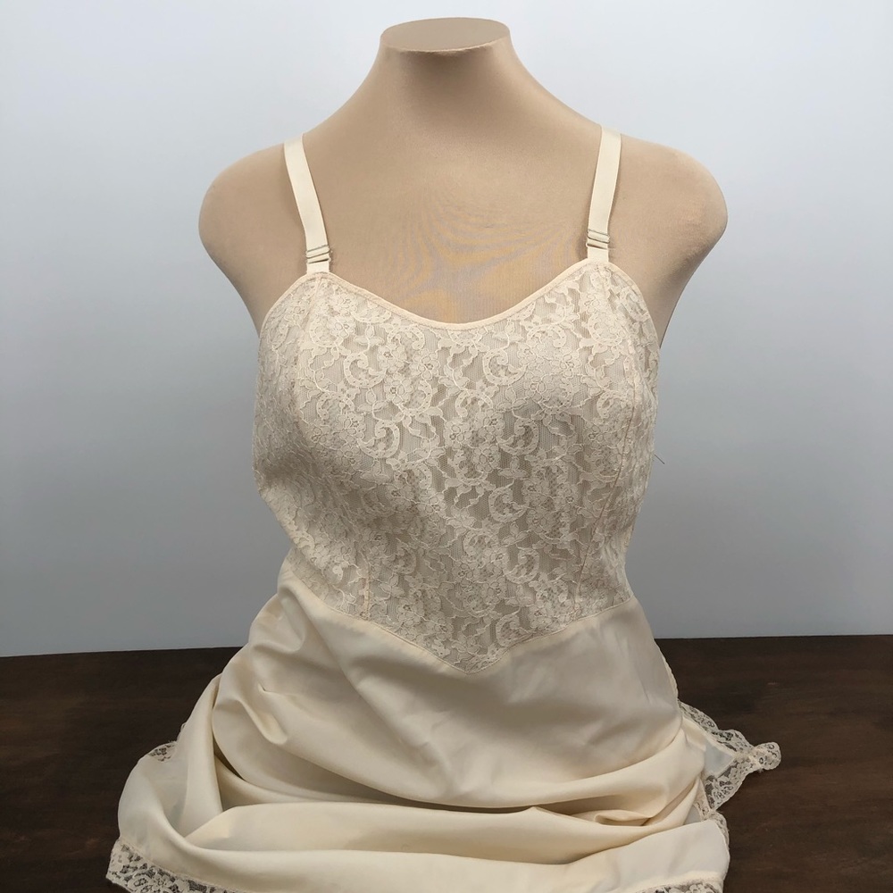 Vtg 1950s Barbizon Saucy Tafredda Lace Bodice Slip - Gem